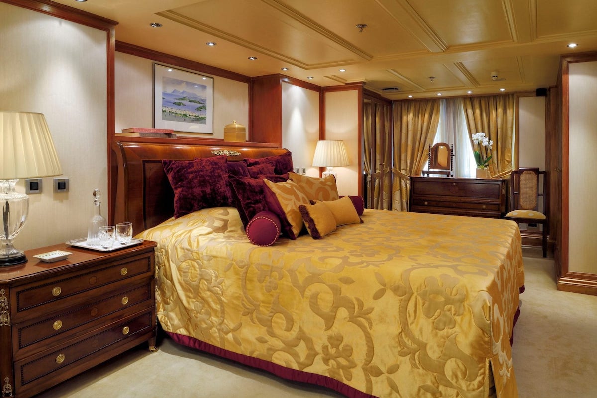 Yacht Christina O: the most iconic superyacht to charter in the world?