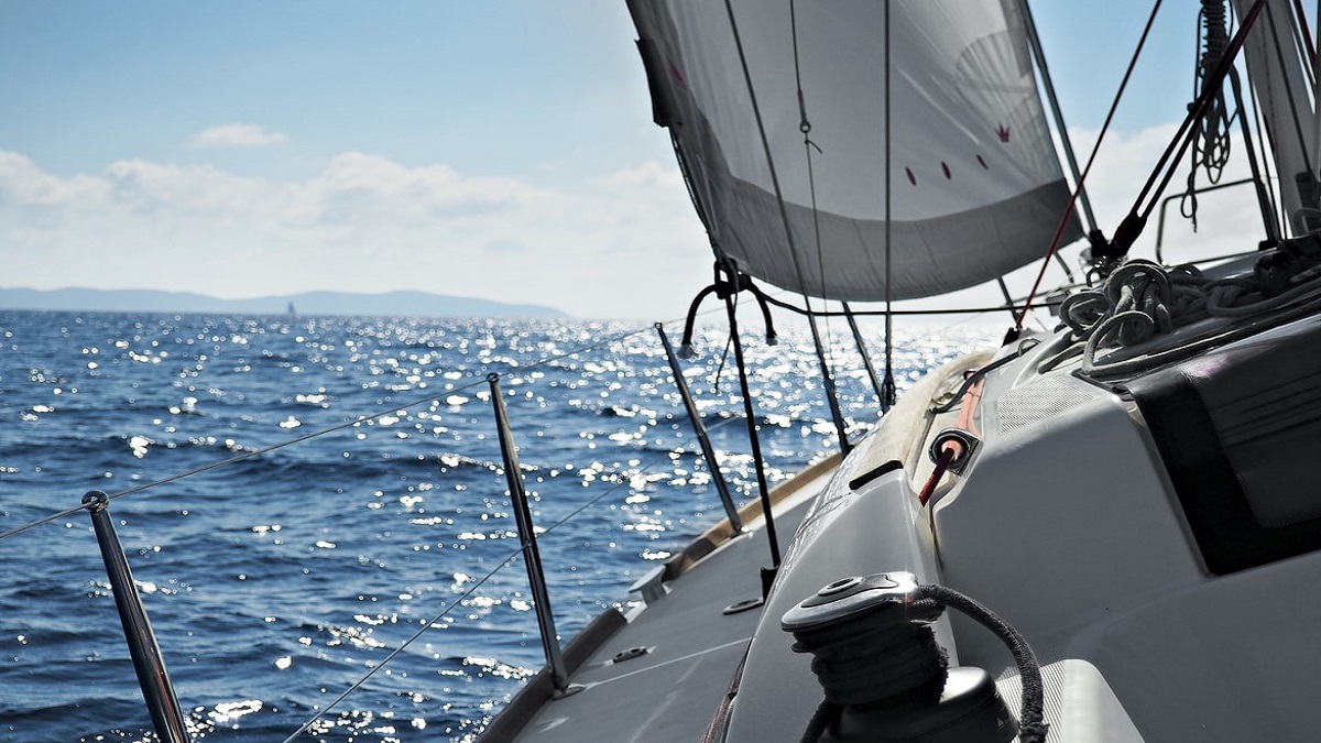 How to Sail Upwind (Against the Wind)? - WI Yachts